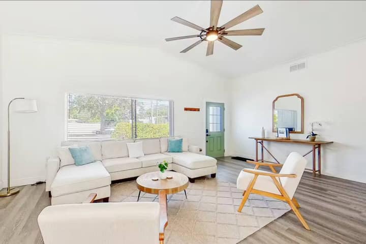 Coastal Sarasota 4br | Minutes To Siesta Key - Siesta Key, FL