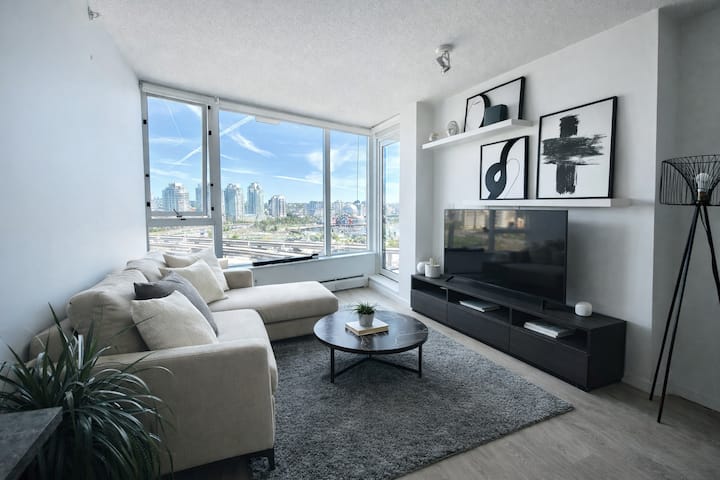 Chic Water View Condo Beside Stadium + Parking! - Vancouver