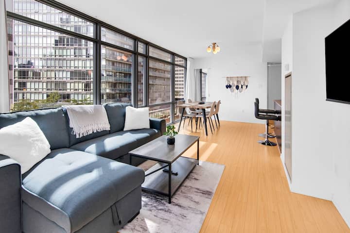 Spacious Two Bed Condo Downtown - Toronto