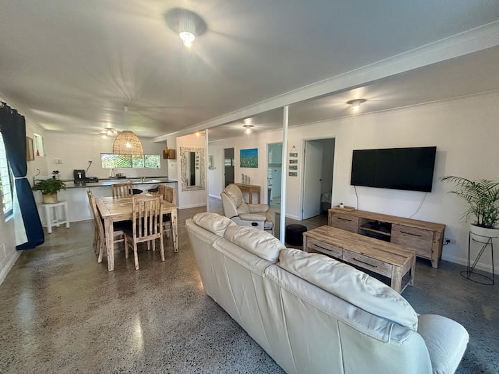 Sunny Coast Family Stay – Pet Friendly Beach Shack - Caloundra