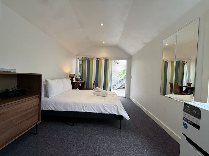 Little Hideaway Studio | 12 Mins To Train & Metro - Ryde