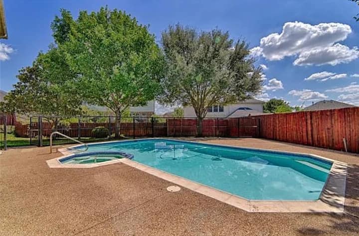 Spacious 6br Pool Home Sleeps 15 Near At&t Stadium - Mansfield, TX