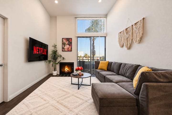 Hollywood Views | Close To Universal Studios - West Hollywood, CA