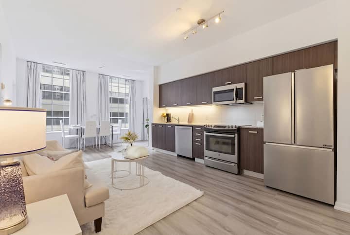 All-new Stylish 2br 2ba+free Parking - Toronto, ON