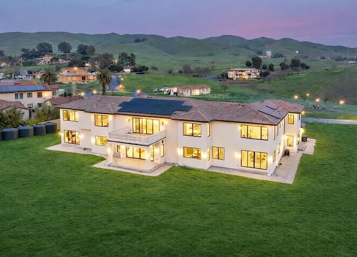 Modern Luxury Newly Built Home With Scenic Views - Pleasanton, CA