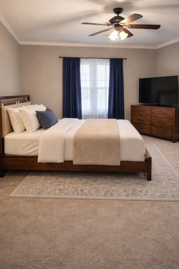 Private Basement Suite —Bedroom + Cozy Second Room - Snellville, GA