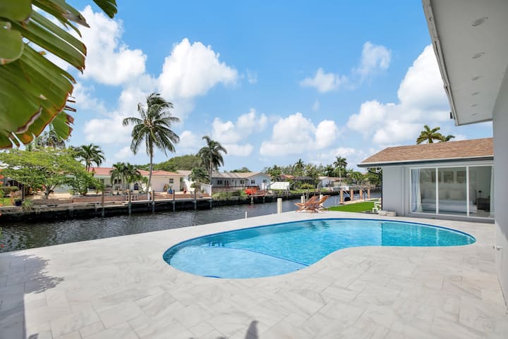 Luxury Waterfront Villa W/ Heated Pool & Dock - Fort Lauderdale, FL