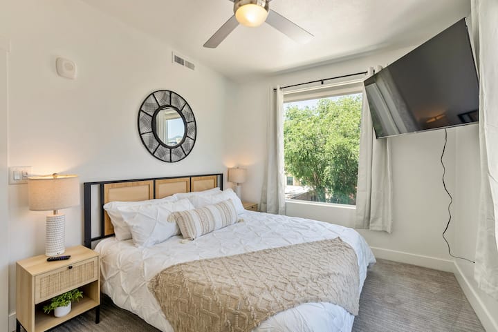 Slc Penthouse | Kbed | Wifi |Gym | Near Convention - Tracy Aviary & Botanical Gardens