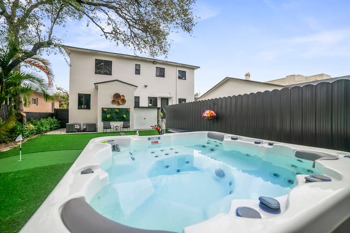 76 Tropical Retreat In Miami - Key Biscayne, FL