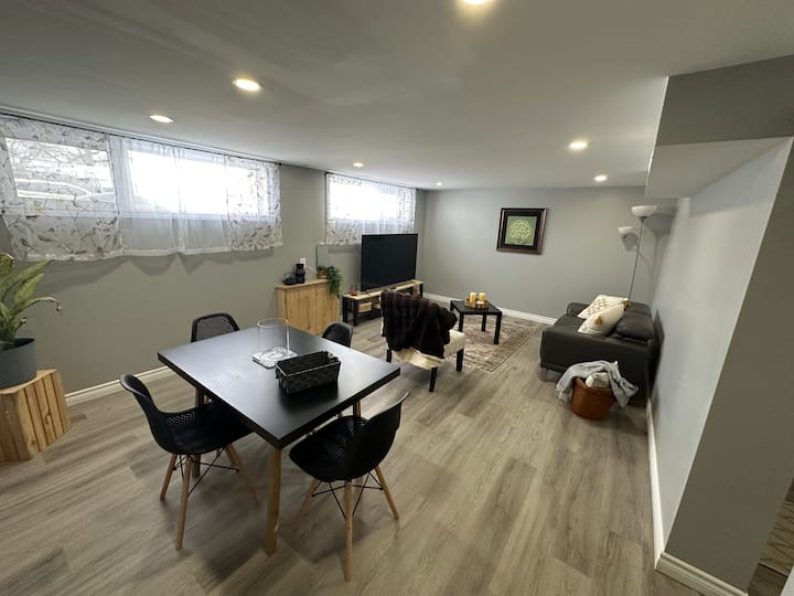2 Bedroom Basement With Parking And Backyard - Hamilton, ON, Canada