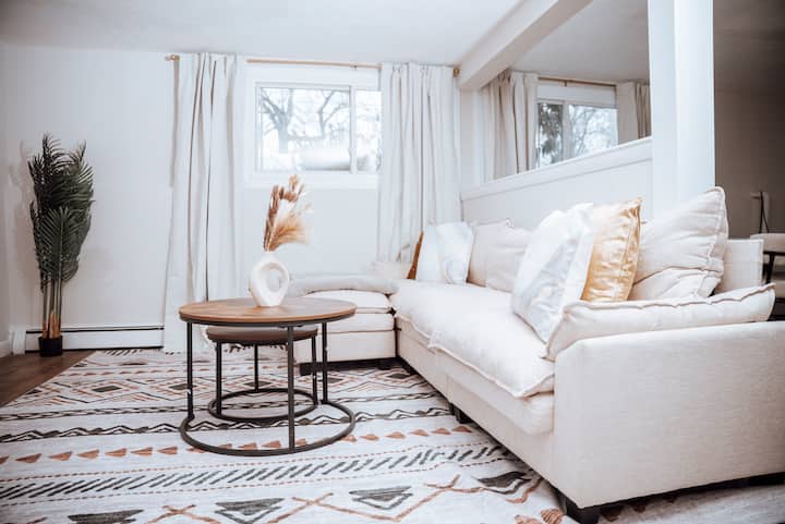 Two Bedroom Apt Near Downtown With Free Parking - Wakefield, MA