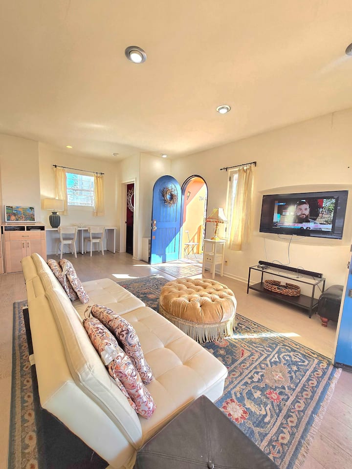 Stylish Coastal Gem With Sun-drenched Terrace - Venice Beach, Los Angeles, CA