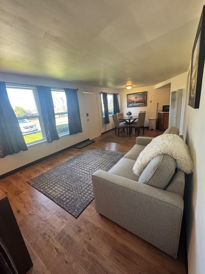 Cozy Whole Apt Near Jblm Free Semi Truck Parking. - Steilacoom, WA