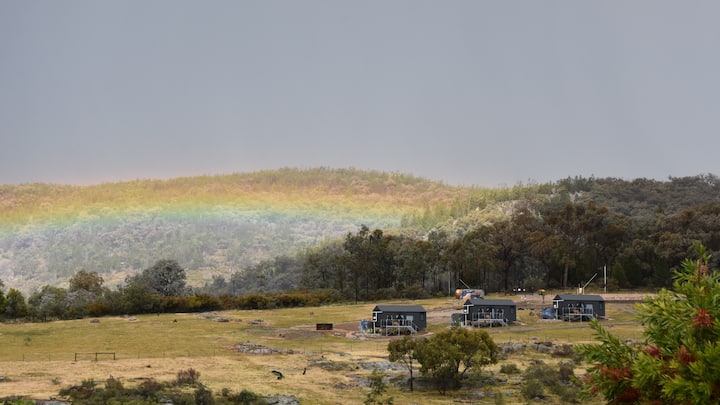 Anwen | Curated Luxury Tiny Home + Breakfast - Beechworth