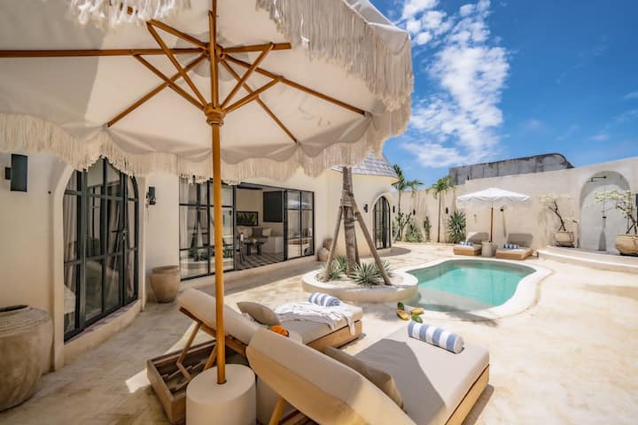 Soft Opening! Mediterranean 2br Retreat With Pool - Australia