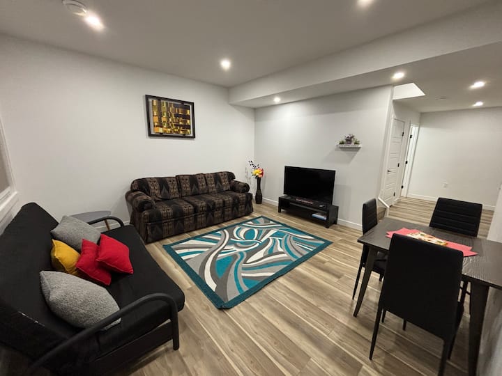 Fowler Road Cozy (Lower Suite) - Airdrie