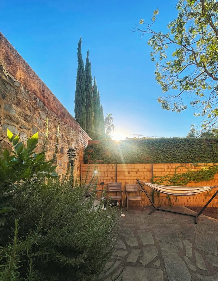 Townhouse Just Up The Hill From Adelaide Oval - プロスペクト