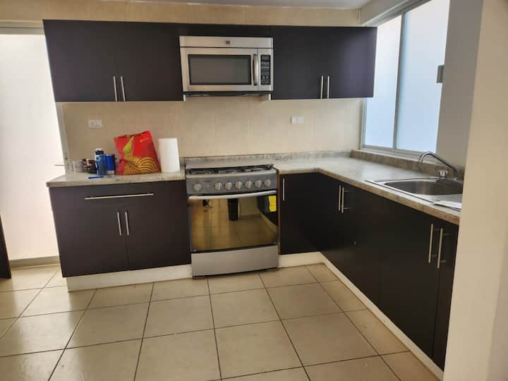 Amplia Y Cómoda Residencia, Cerca Fenapo Y Z.i. - San Luis Potosí