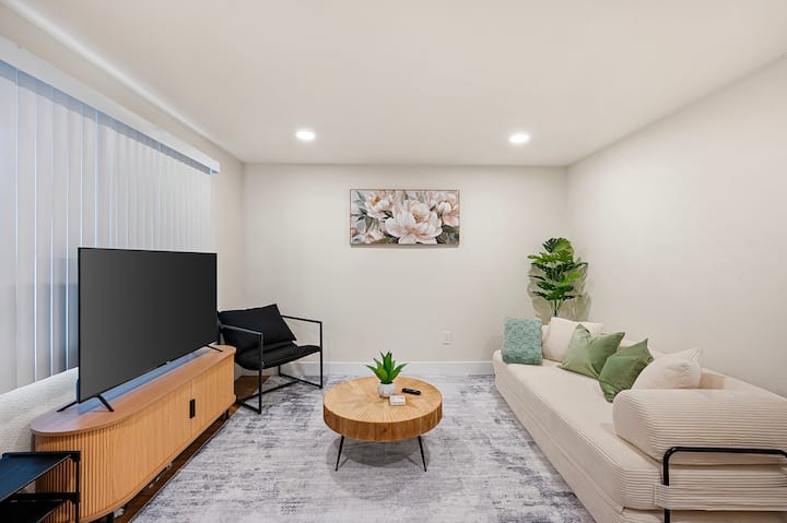 Modern Cozy Haven ~ Family Friendly Comfort - Steilacoom, WA