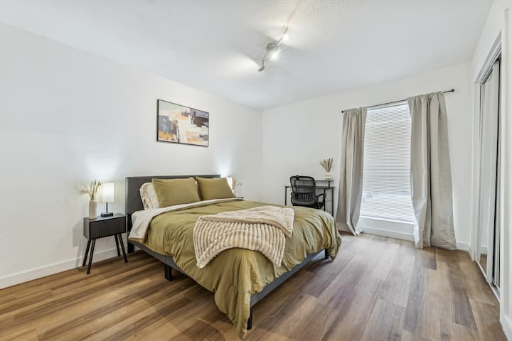 Stylish Suite | Baylor Med · Deep Ellum · Dt 5 Min - Devonshire Drive – Dallas
