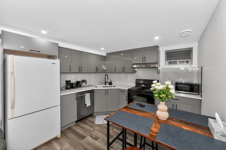 2br Suite Near Yyc Airport & Downtown - 4412 – Dn -