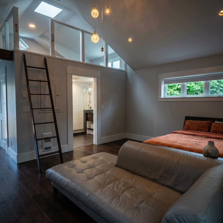 Quiet Wallace Street Home • Sleeps 4 - Vancouver