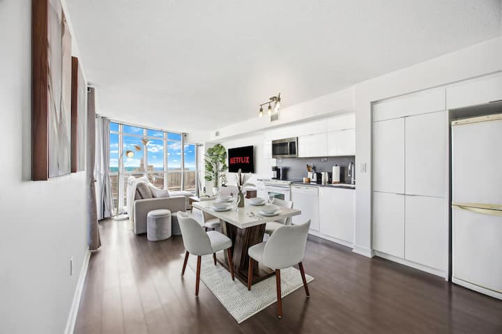 Downtown Luxury | Lakeview | Sleeps 6 | Parking - Toronto