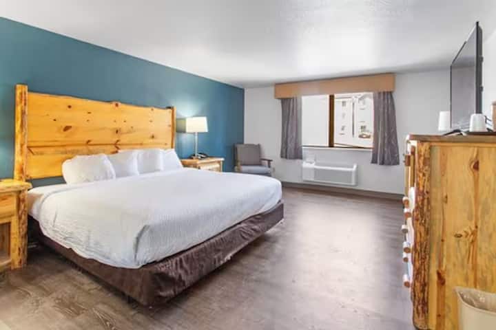 Butte Mt – King Suites Near Casinos, W/pool&lounge - Butte, MT