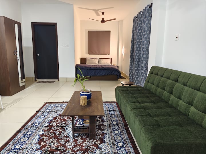 Saanj Studio - Loft | Business Stay Near Airport - Guwahati