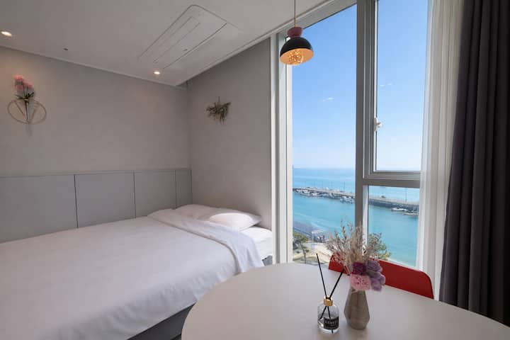 넷플릭스 인천공항 근처 장기숙박 셀프체크인 영종도 구읍뱃터 킹배드 Again Relax - South Korea