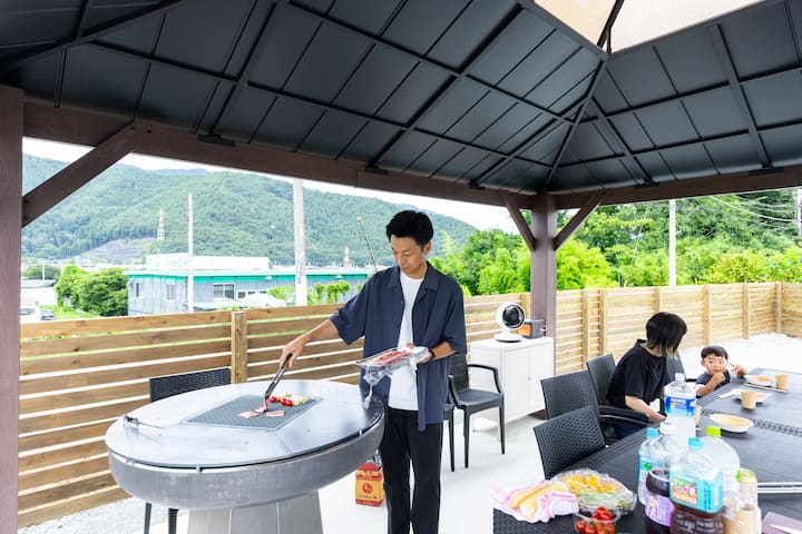 富士望むBbq/薪ストーブ/巨大グリル(鉄板付)/150㎡貸切/河口湖15分/車3台/ドッグラン - 都留市