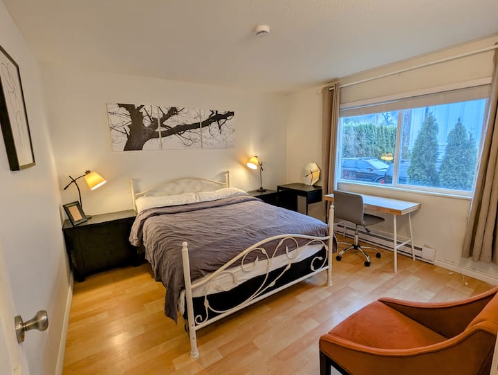 Large Room In Friendly Family Home - Squamish