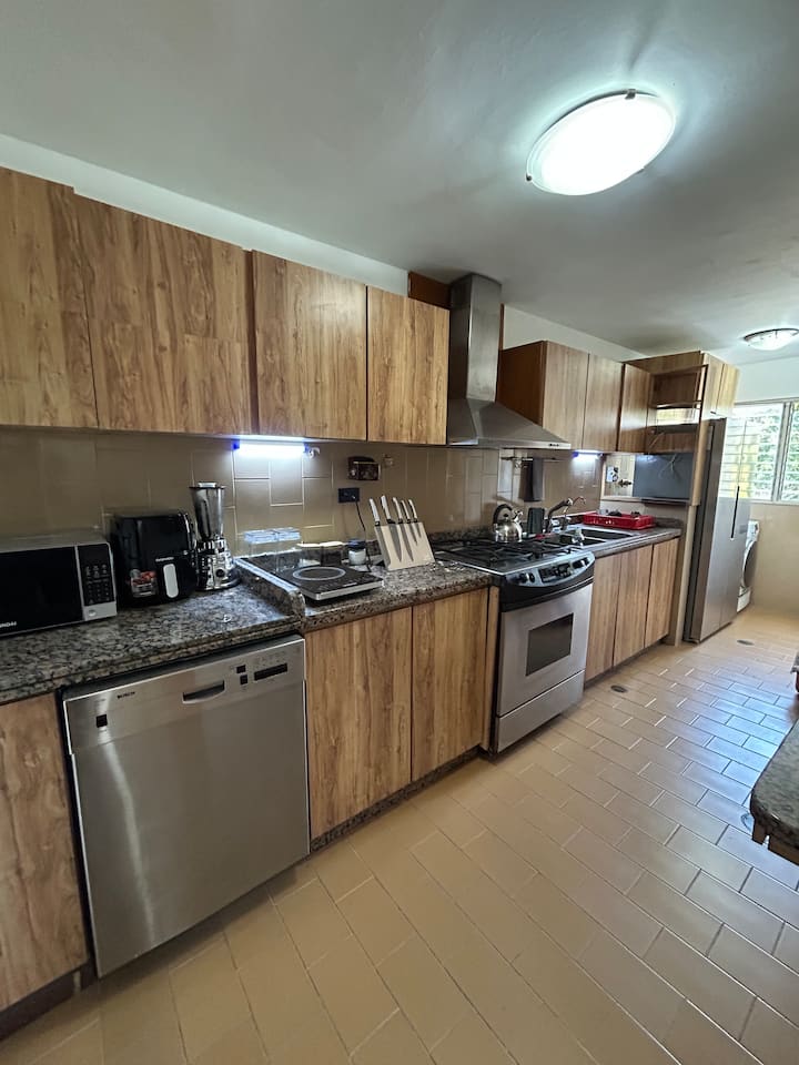 Apartamento En Caracas, Amplio, Fresco Y Tranquilo - Caracas