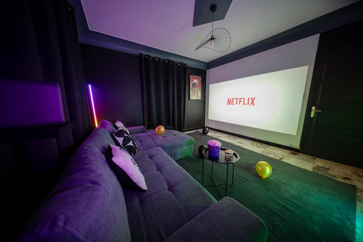 Le Salon Privé – Cinéma, Billard & Jardin - Belley