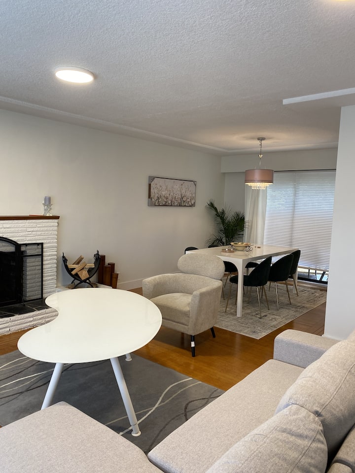 Family Retreat Near Grouse Mountain - North Vancouver