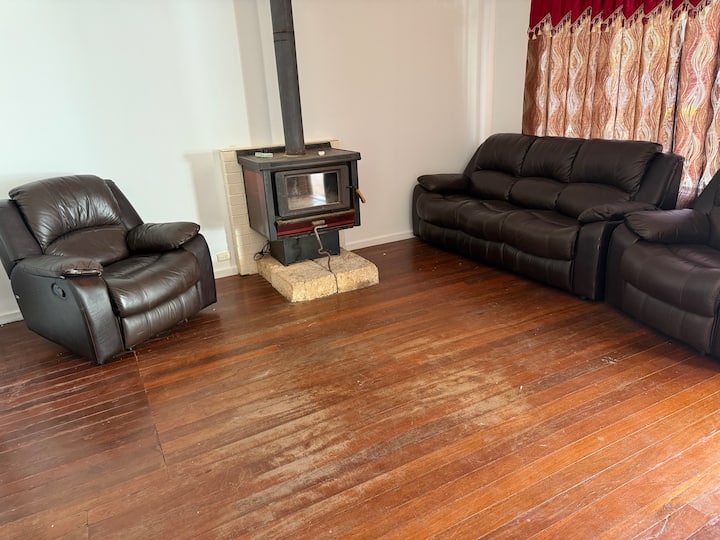 Comfortable 4 Bedroom House - Kalgoorlie - Boulder