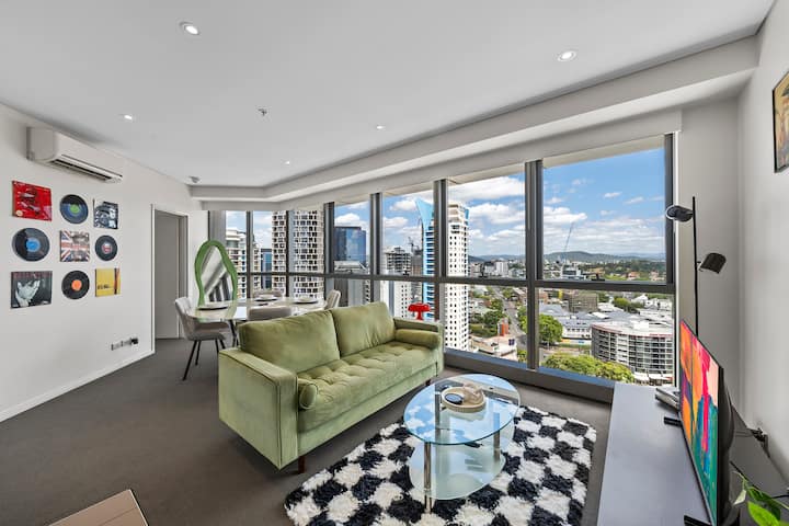 City Views 2br Apt With Parking, Pool, Sauna & Gym - Brisbane
