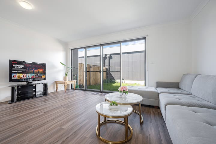 Well-located Home In Austral, Clean & Comfortable - St Andrews