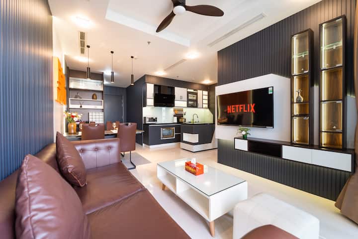 Luxury Apartment Near To Landmark 81/ Modern Style - 베트남