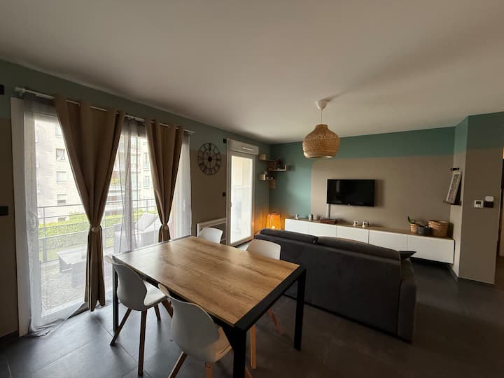 Logement Au Pied Des Montagnes - ibis Styles Albertville