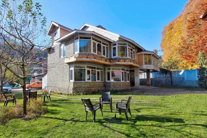 Private English Style Villa | Near Mall Road. - Manali