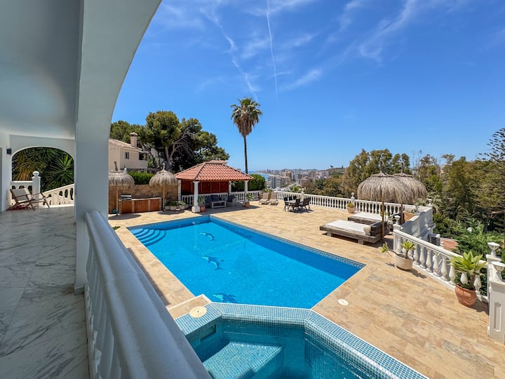 Spacious Family Villa; Pool, Sea Views, Sleeps 16 - Mijas