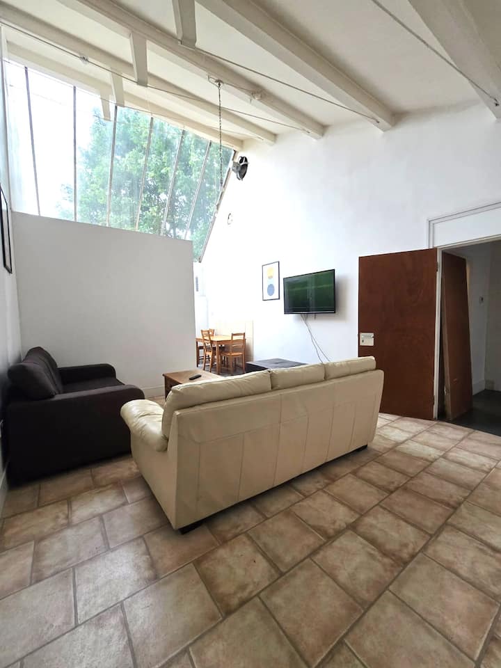 3 Bed + Parking, Contractors/groups - Swindon