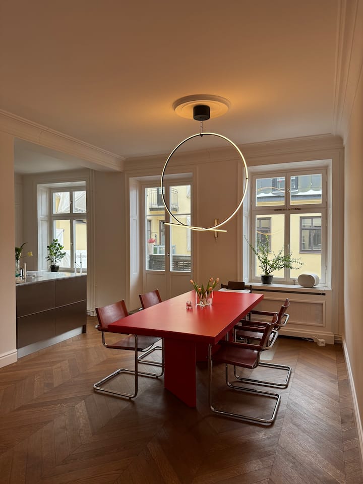 Mysig Och Modern Lägenhet Invid Mosebacke - Stockholm