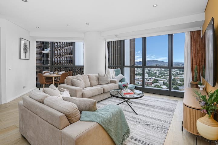 Skyline Elegance 2bdr Pool, Gym, Sauna + Parking. - Spring Hill