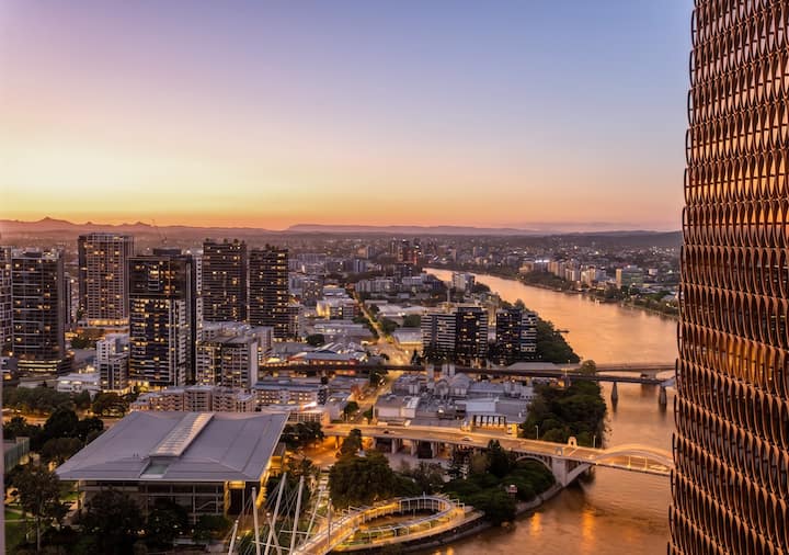 Skyline Elegance 2bdr Pool, Gym, Sauna + Parking. - Windsor, Australia