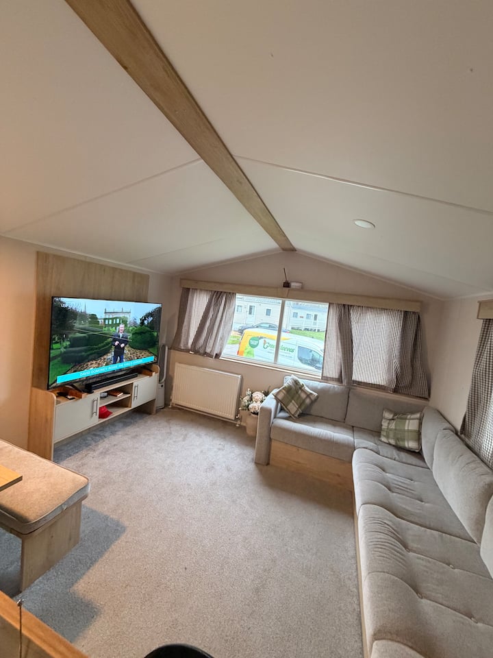 Beautiful 2025 Two Bed Static Caravan - Northampton