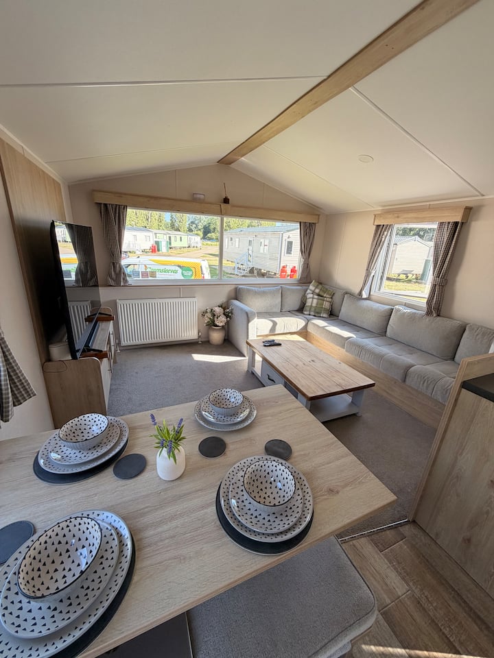 Beautiful 2025 Two Bed Static Caravan - Northampton