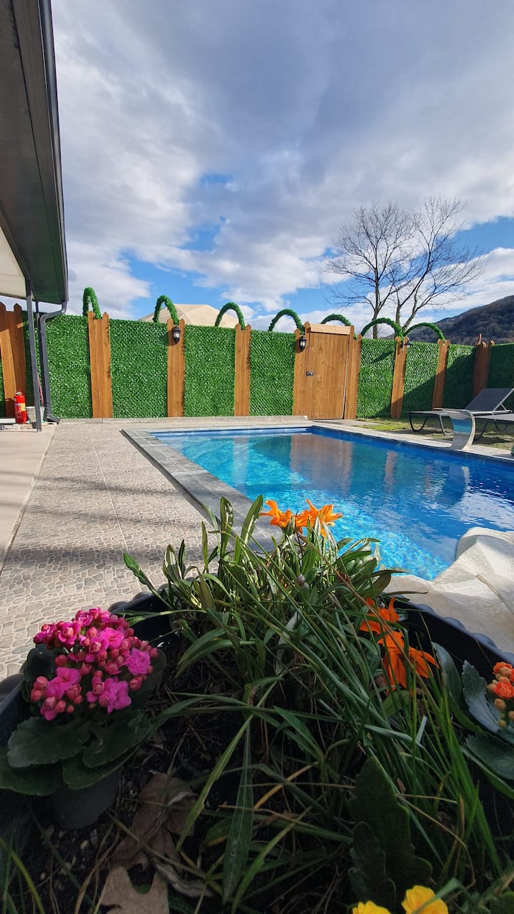 Sıcak Havuz. Barbekü, Kapalı Bahçe. Orman Içinde. - Başiskele