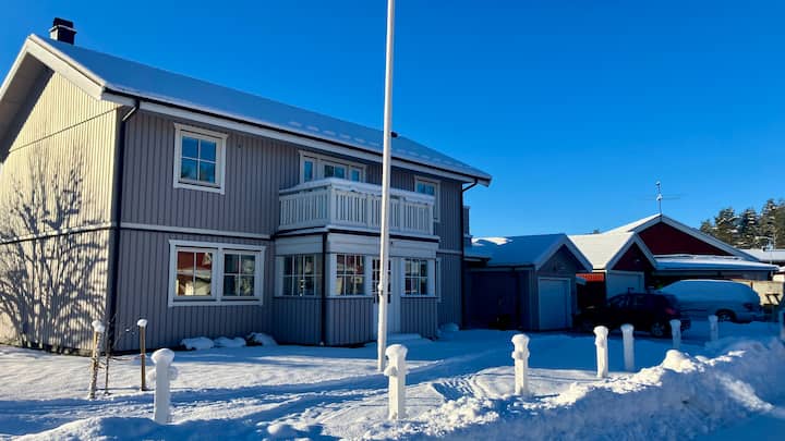 Rymligt Hus Med Grillplats, Stor Parkering Och Gym - Umeå